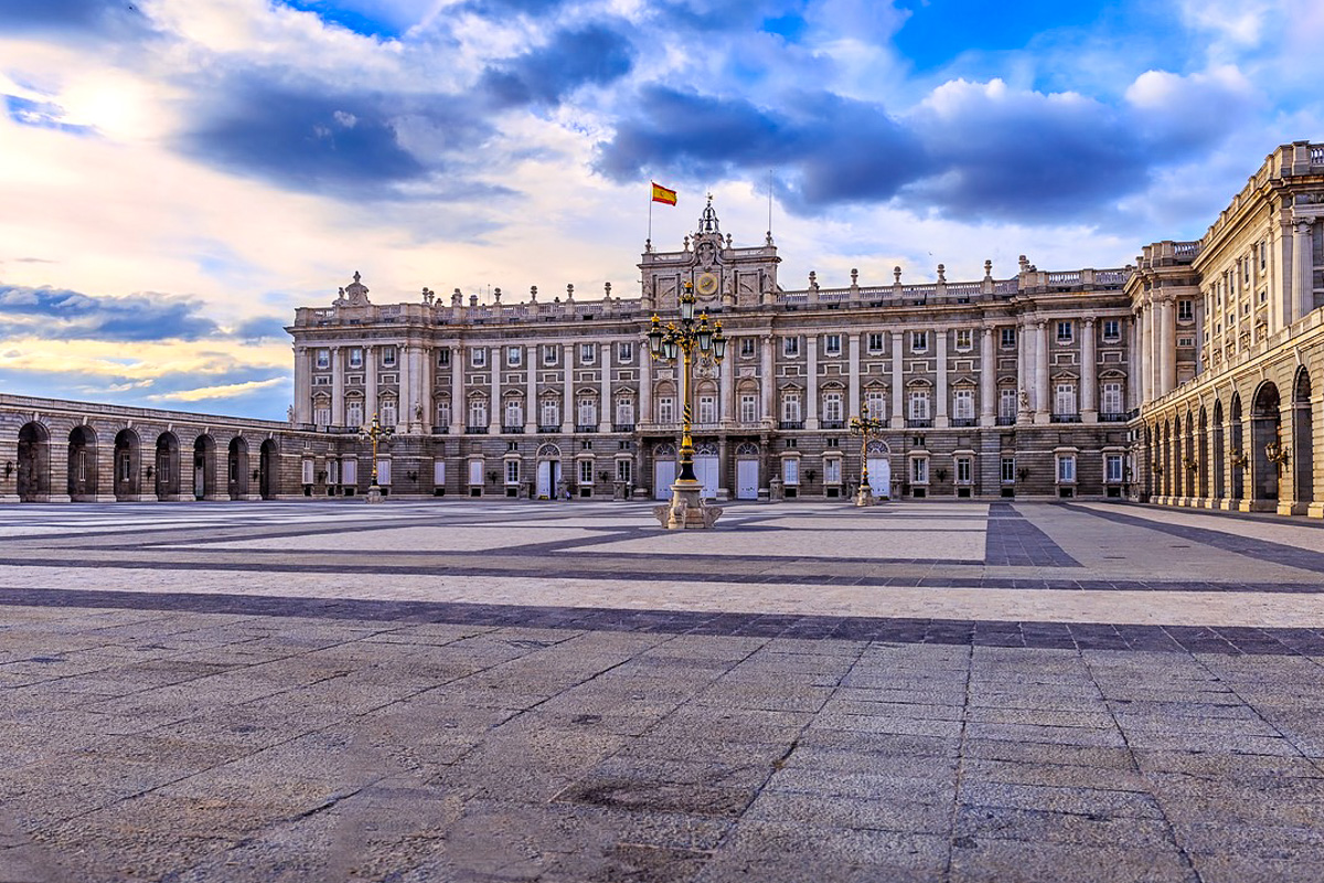 Madrido karališkieji rūmai: ką pamatyti, bilietų kainos, darbo laikas!